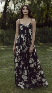 18 Best Dark Feminine Style Ideas for an Empowered Look - The Product Guide