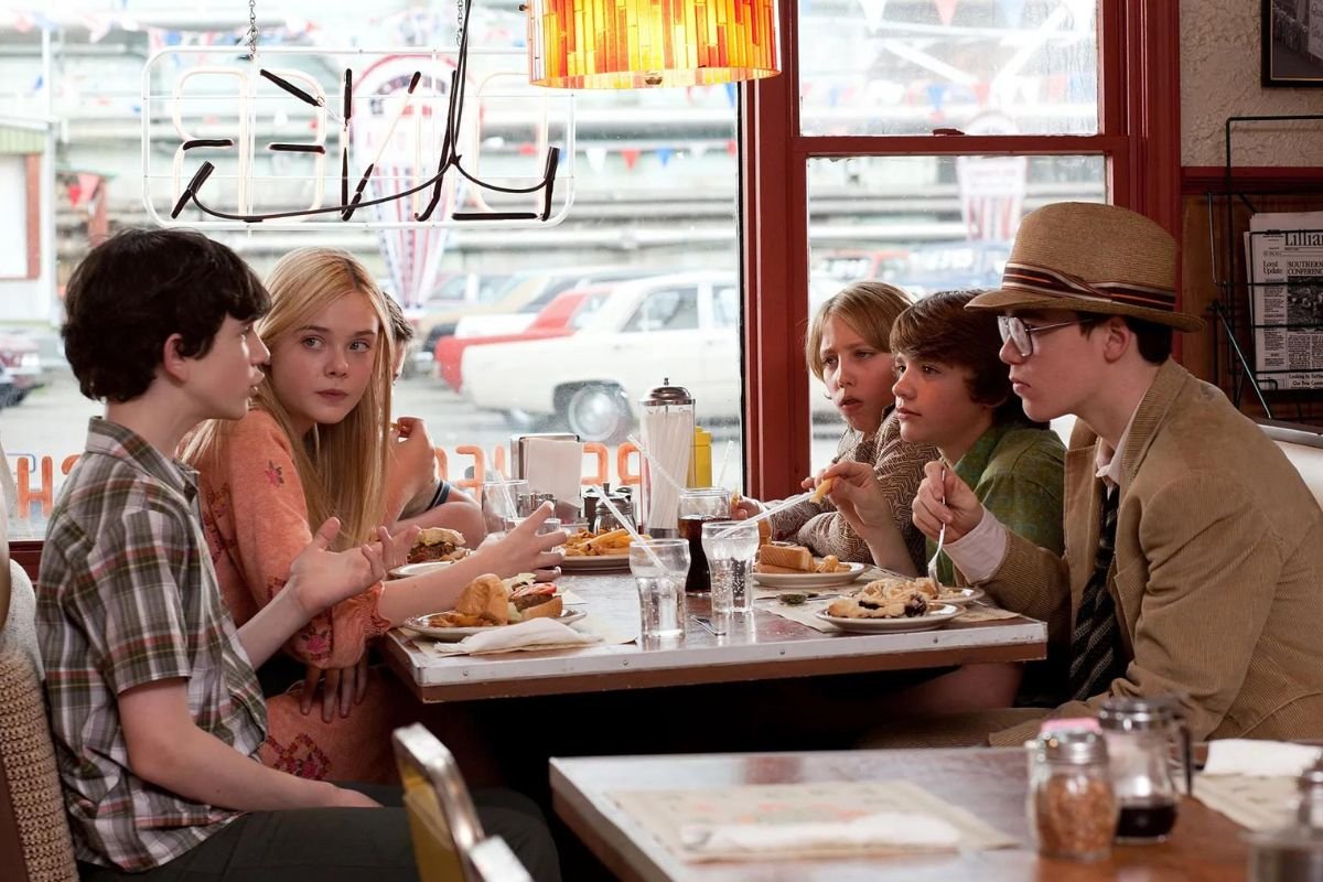 How Steven Spielberg's 'Super 8' Inspired the Phenomenon of 'Stranger ...